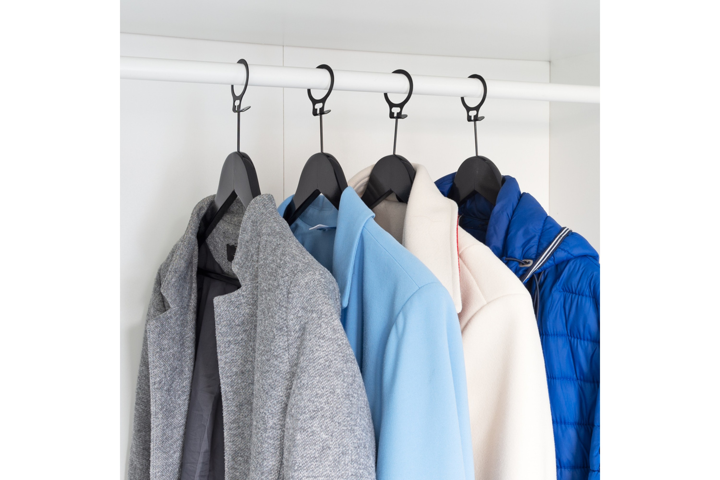 Clothes hanger A quality, black lacquered, anti-theft ring - ML200-HA